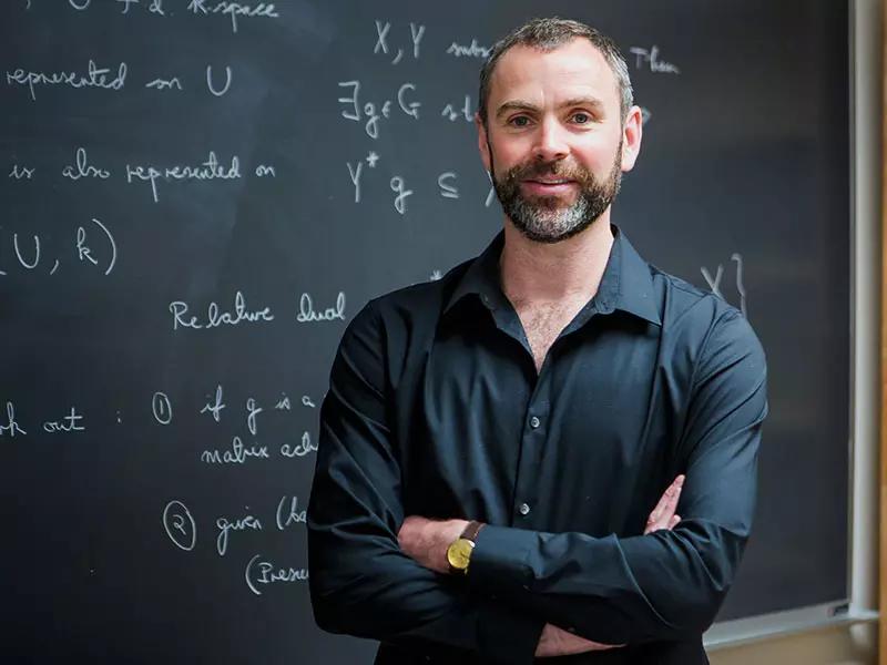 Quais são as qualidades necessárias para se tornar tutor de apoio escolar?